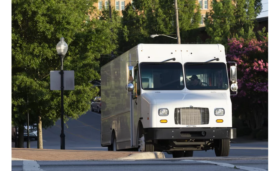 Freightliner Custom Chassis Corp. debuts all-electric MT50e walk-in van ...